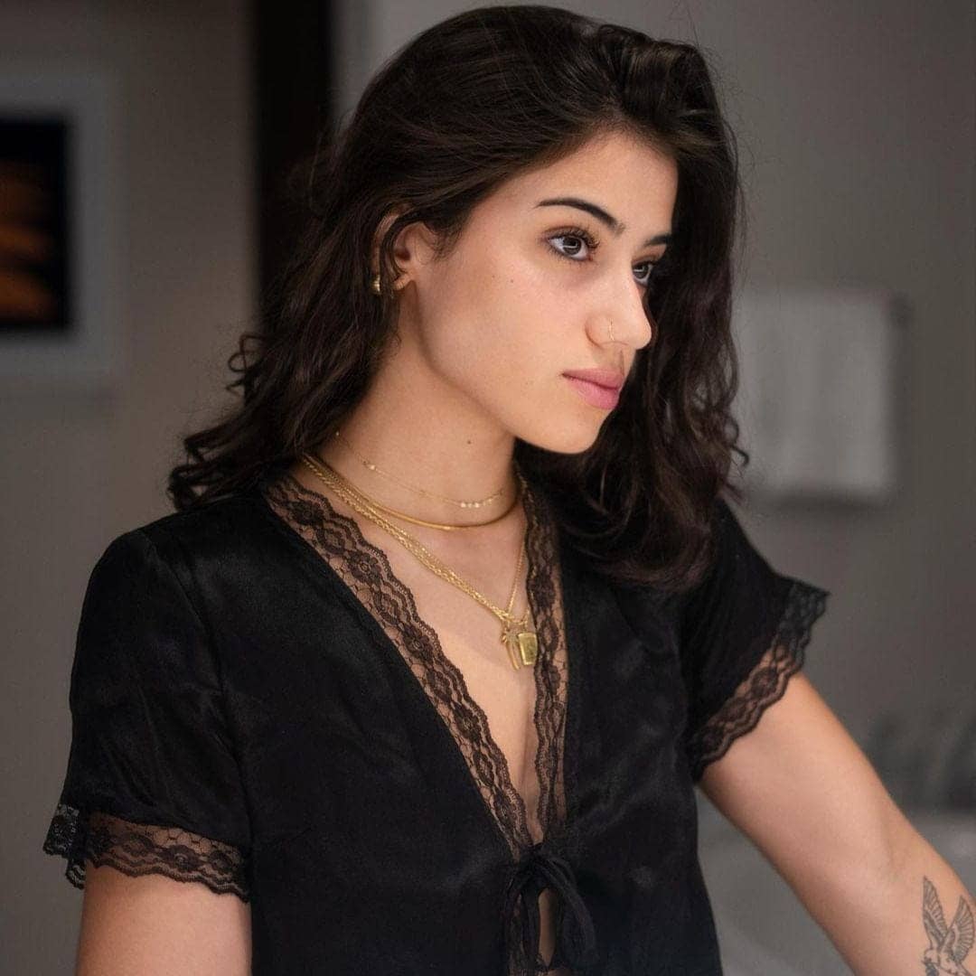Sara Saffari Age Height Husband Net Worth Kid Brother - Biographygen