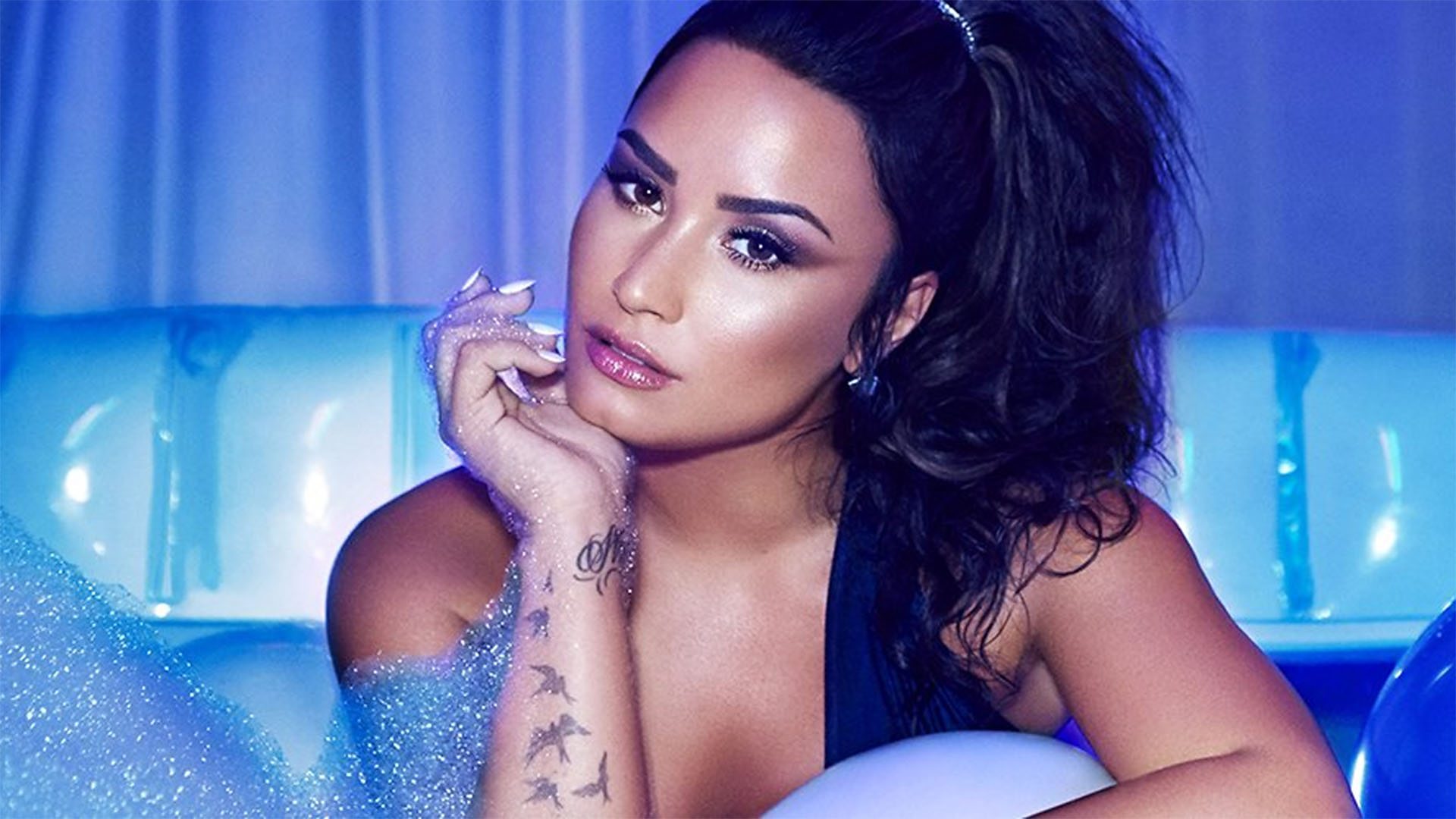 Demi Lovato august 20, 1992, saw the birth in Albuquerque, New Mexico. She was raised in Dallas ...