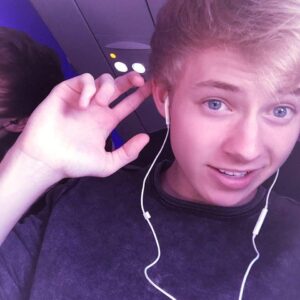 Sam Golbach was born on the 27th of November 1996, in Leewood, Kansas ...