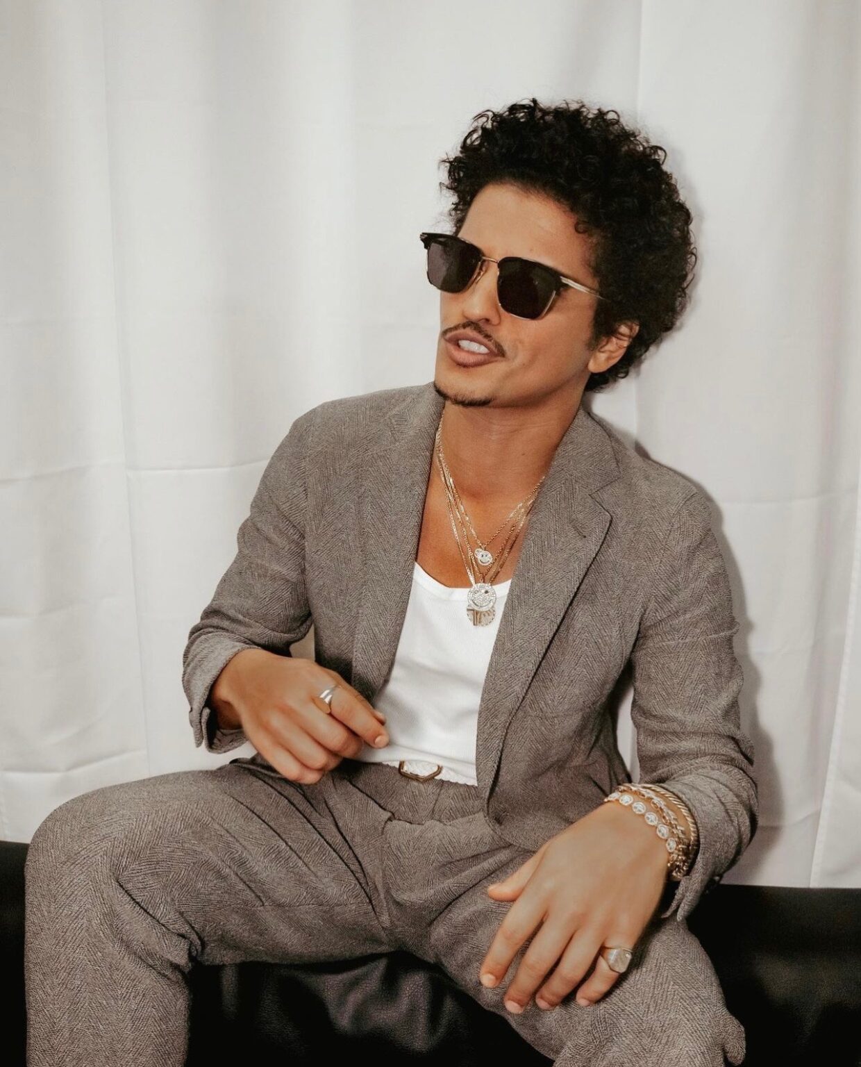 Bruno Mars Biography, Height, Age, Family, Girlfriend, Net Worth and ...