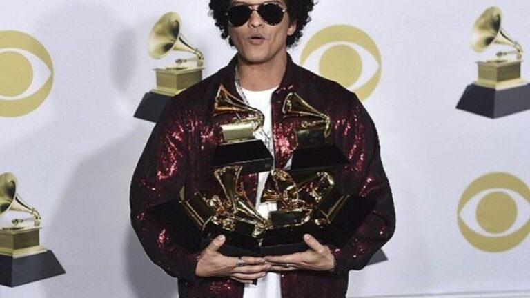 Bruno Mars Biography, Height, Age, Family, Girlfriend, Net Worth and ...