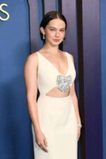 Cailee Spaeny at 5 feet 2 inches (1.57 meters is a stunning woman of average height who also ...