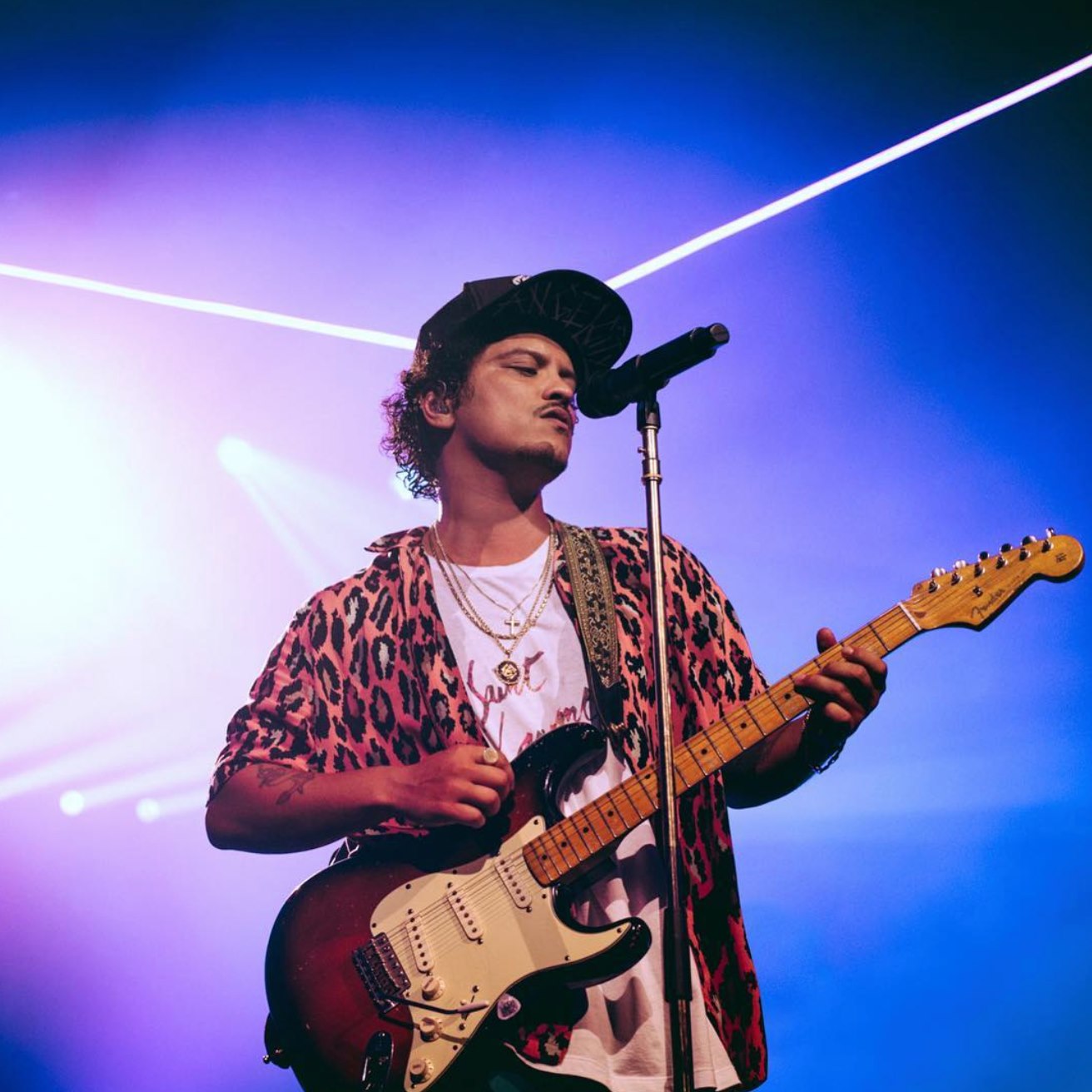 Bruno Mars Biography, Height, Age, Family, Girlfriend, Net Worth and ...