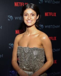 Anya Chalotra Biography, Height, Age, Family, Boyfriend, Net Worth and ...