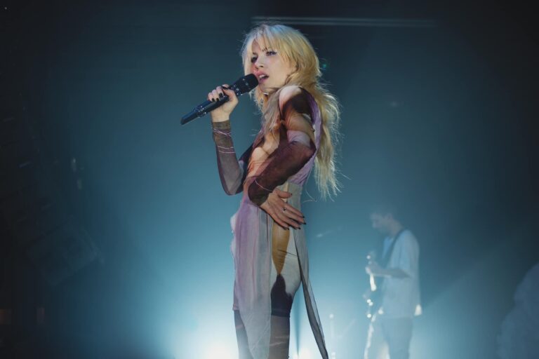 Carly Rae Jepsen Biography, Height, Age, Family, Boyfriend, Net Worth ...