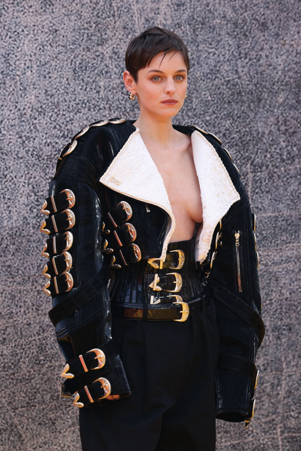 Emma Corrin Wiki, Height, Age, Family, Husband, Net Worth and Career | Everything you should know