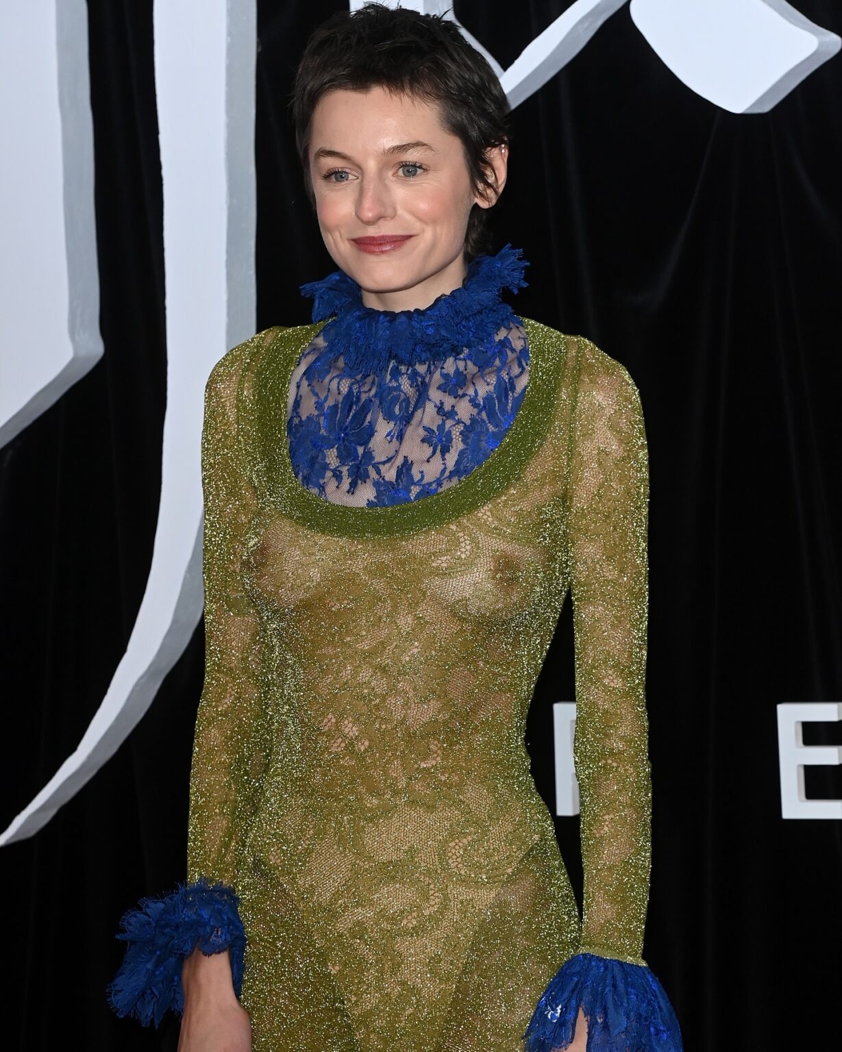 Emma Corrin Wiki, Height, Age, Family, Husband, Net Worth and Career ...