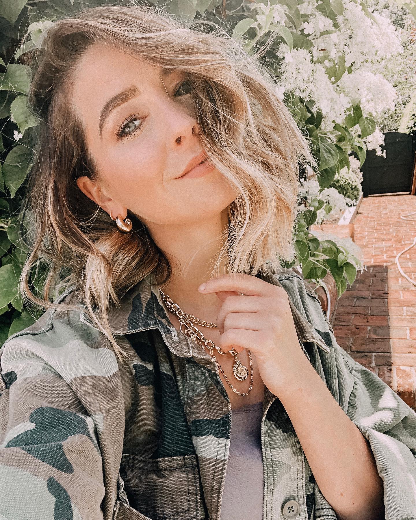 Zoe Sugg Net Worth | Everything you should know